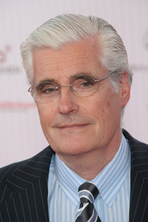 Watch Eyes Wide Shut Streaming Online on Moviebox