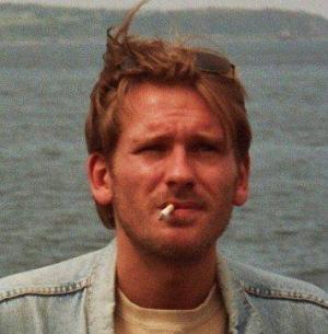 شاهد الرجل من الأرض: الهولوسين بثًا مباشرًا على الإنترنت على Moviebox