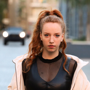 شاهد هيب هوب كسارة البندق بثًا مباشرًا على الإنترنت على Moviebox