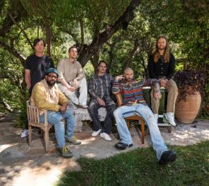 Regardez Moves Like Jagger (Studio Recording From "The Voice ...